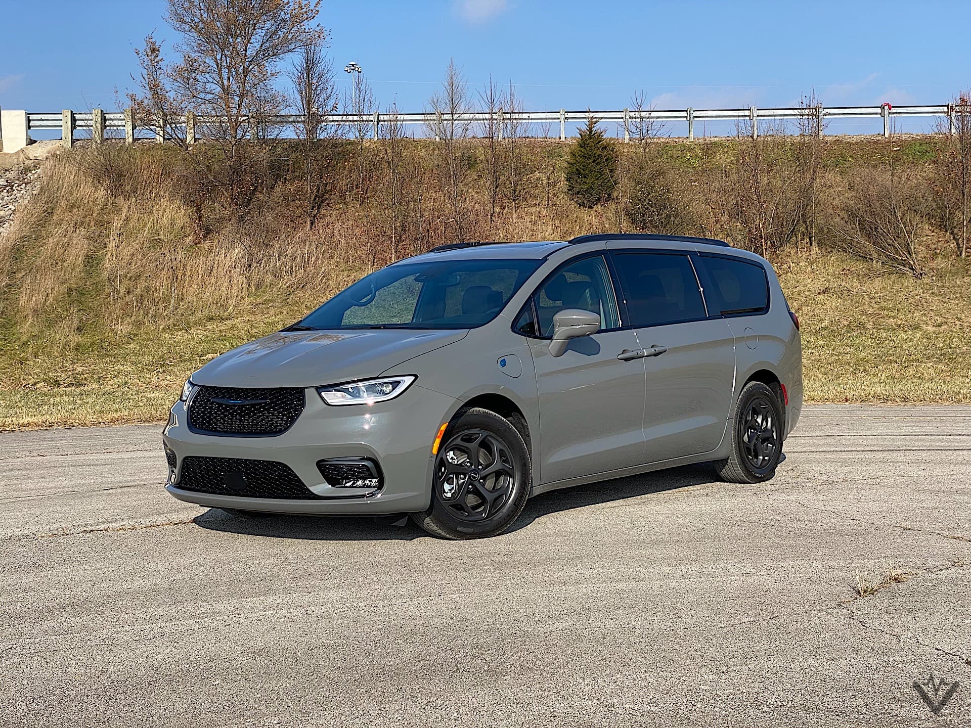 2021 Chrysler Pacific hybrid review: It’s the minivan to buy - EV Pulse
