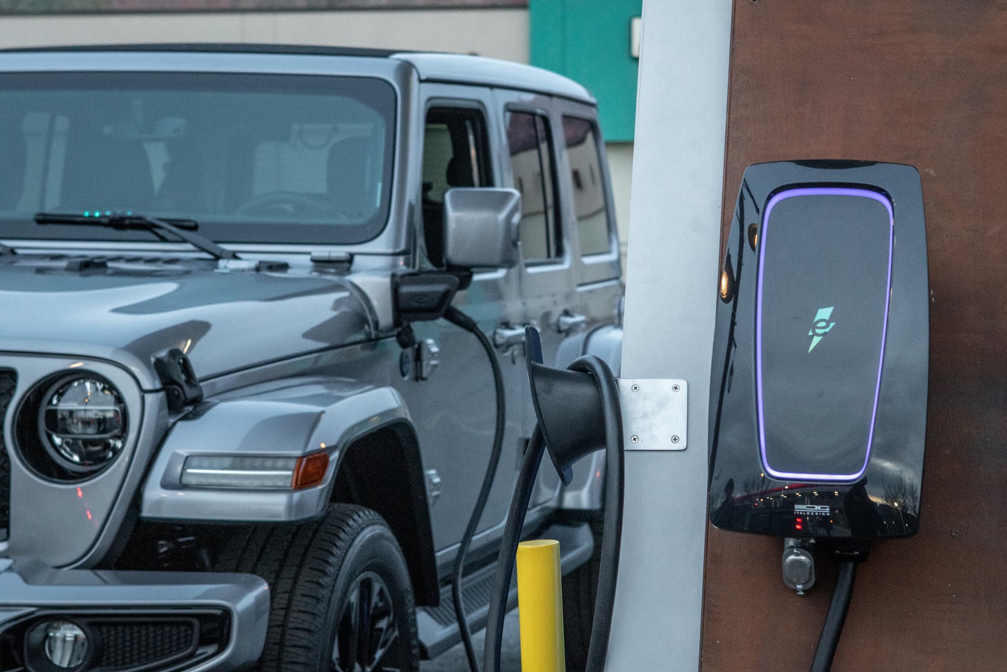 Can a PHEV work with a standard wall outlet? - EV Pulse