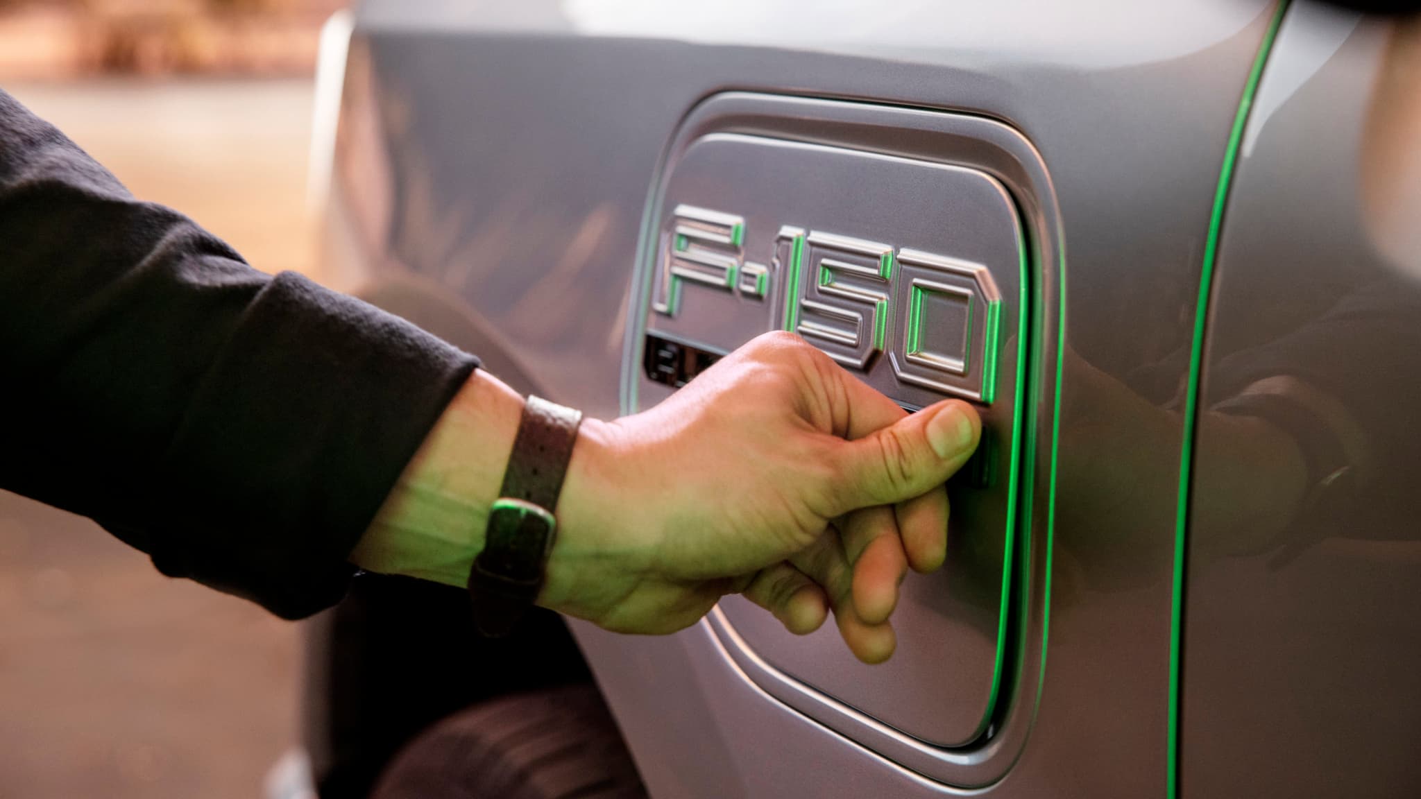 EV 101: Can the Ford F-150 Lightning use a Tesla Supercharger charging ...