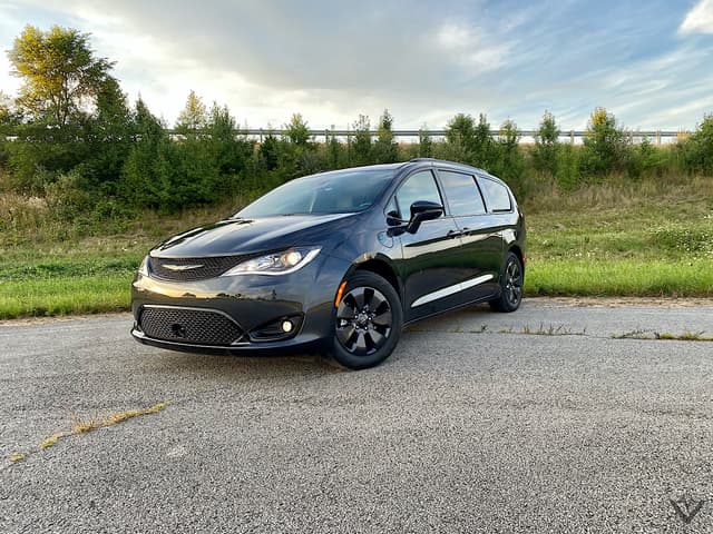 2020 Chrysler Pacifica Hybrid review: Living the plug-in van life - EV ...